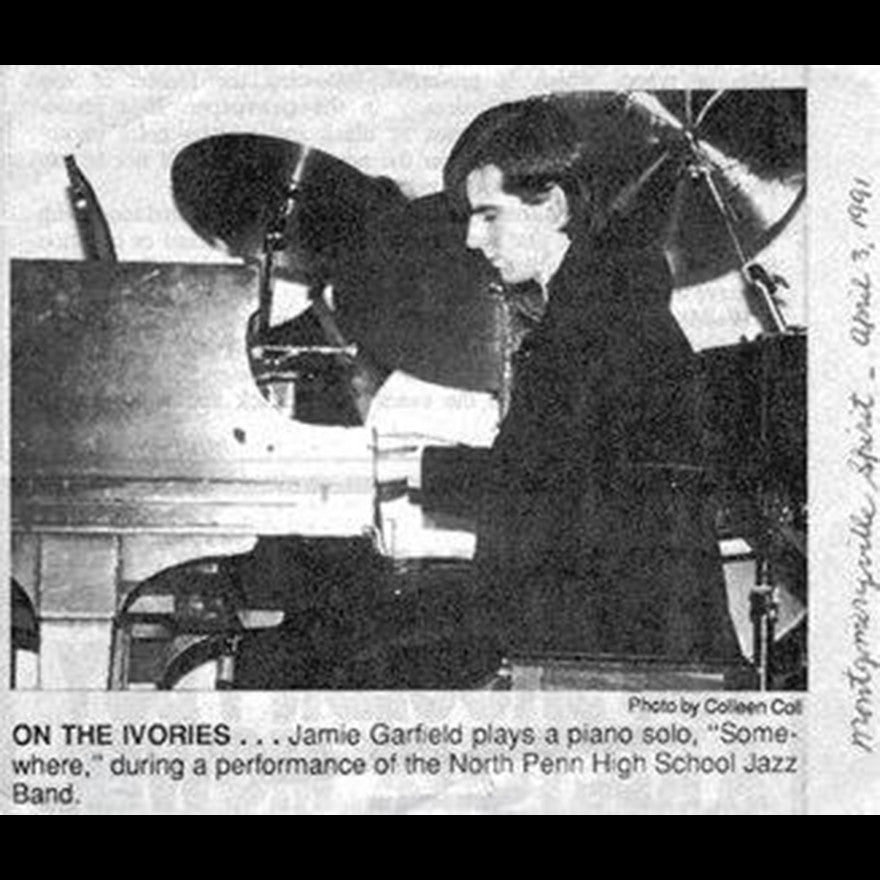 See and read about our FEATURED ARTISTS - SCARBEE